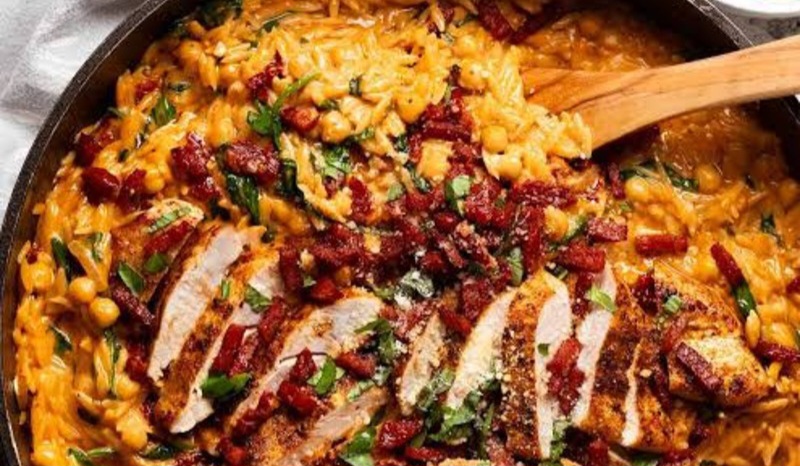 One pot chicken risoni with crispy salami - Voice Media